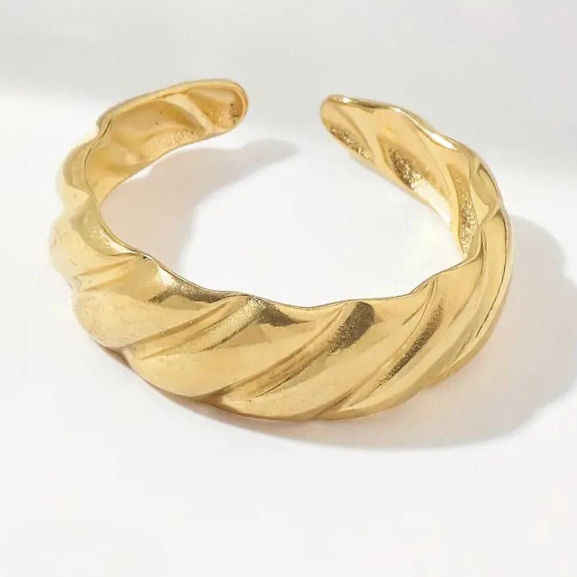 Gold Croissant Ring – QUA BOXES
